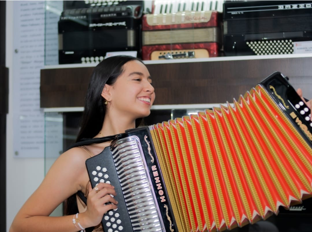 Isabel Sofía Picón sale ahora con 'Mi sentir vallenato' - Portada